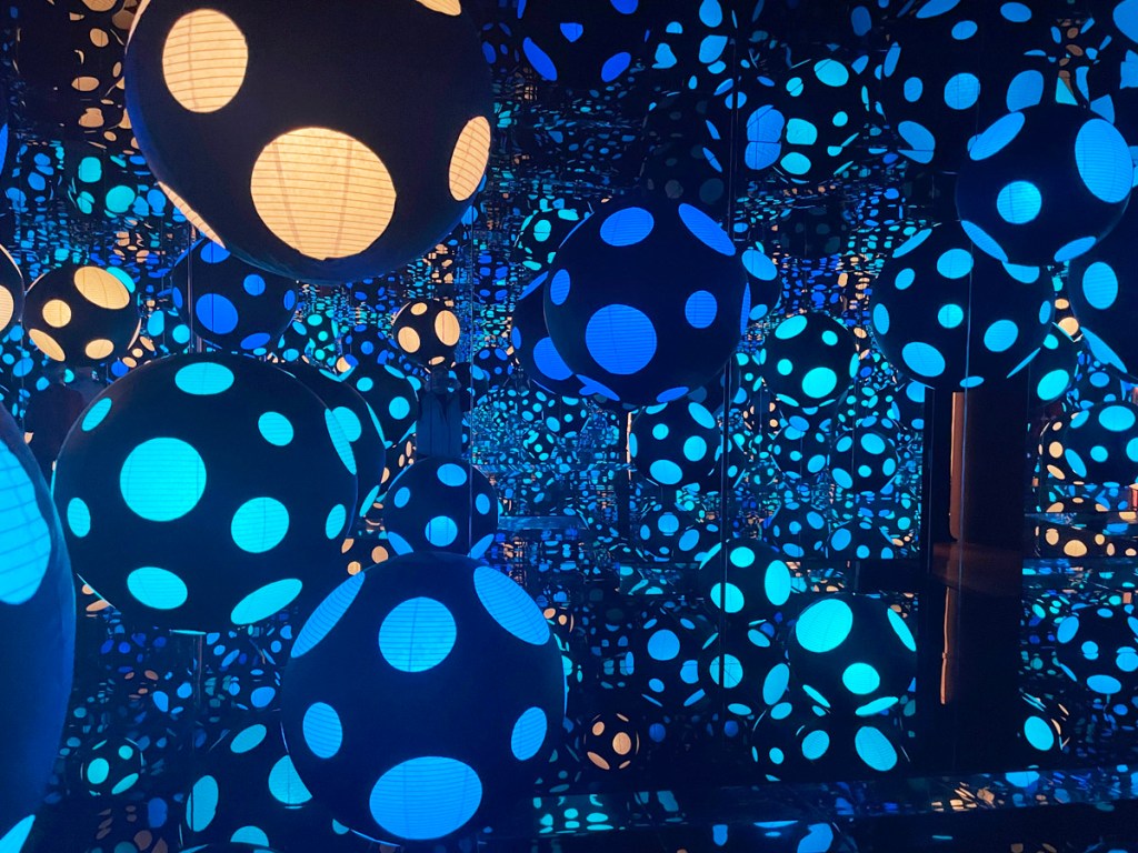 Infinity Mirrored Room | RegenAxe