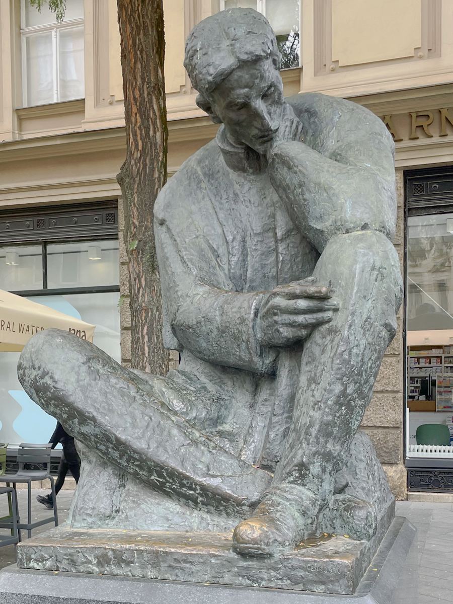 Nikola Tesla Statue in Zagreb | RegenAxe